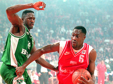 Walter Berry: Αντισυμβατικός Αλλά Πάντα Αποτελεσματικός - Debut.gr