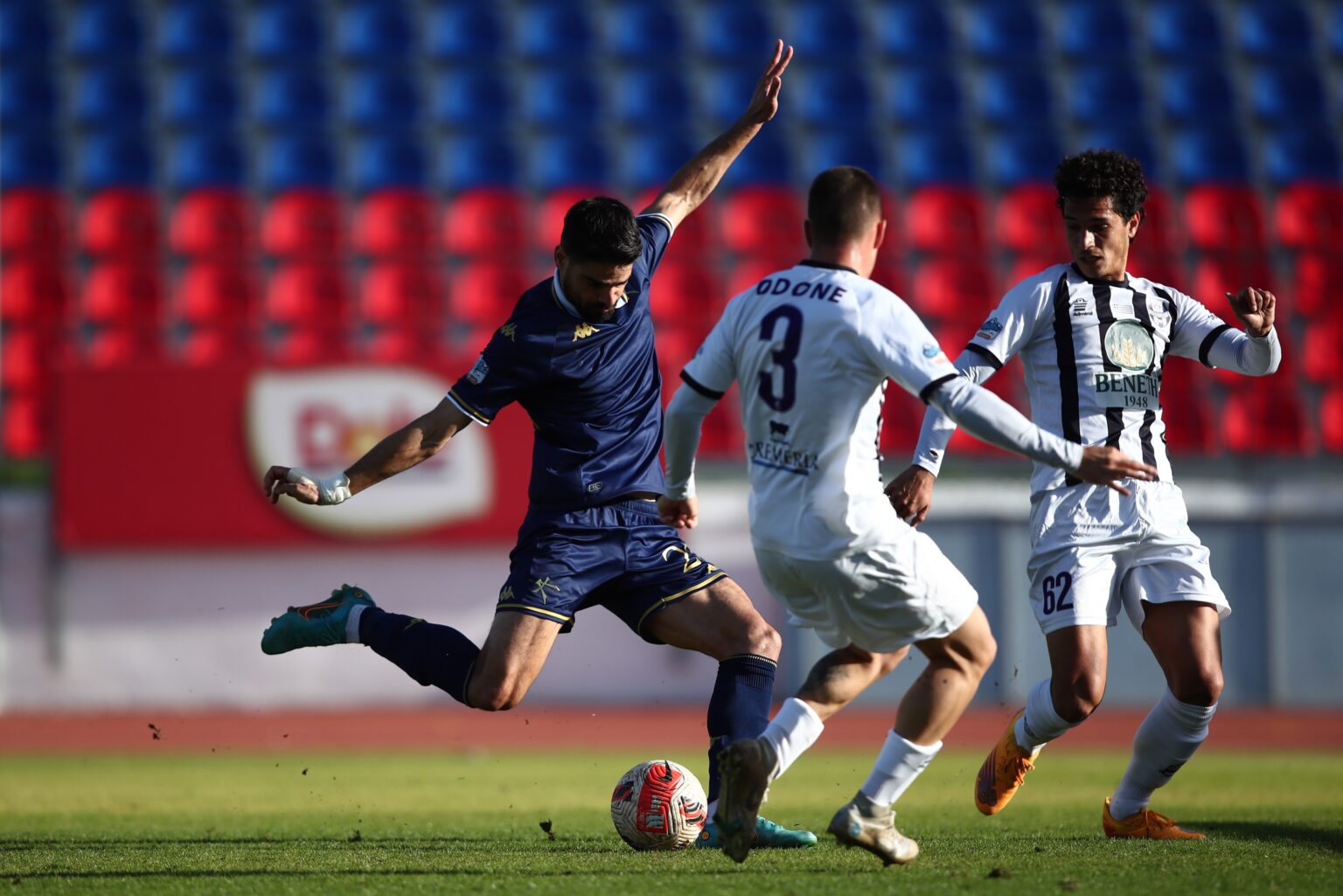 Γιάννης Λουκίνας στο Debut.gr: «Σημασία φέτος έχει να βγει πρώτη η ...