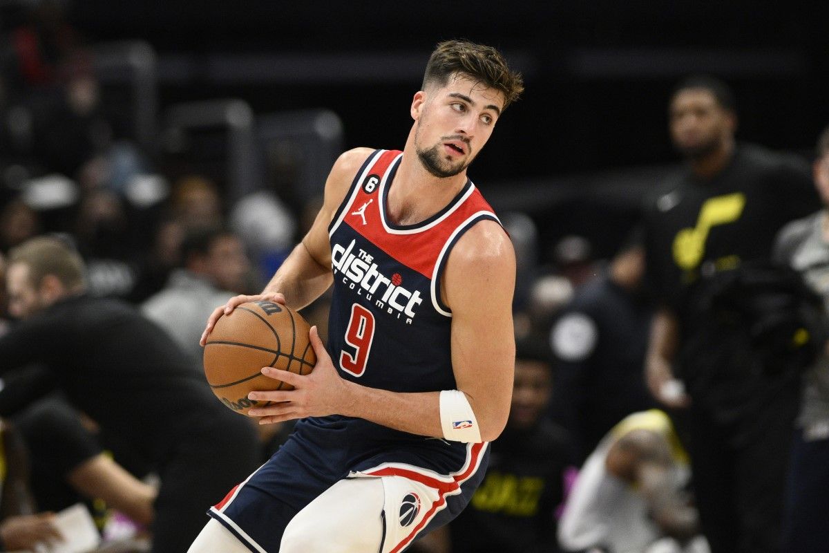 Ο Αβντίγια ανανέωσε με τους Ουίζαρντς - Debut.gr