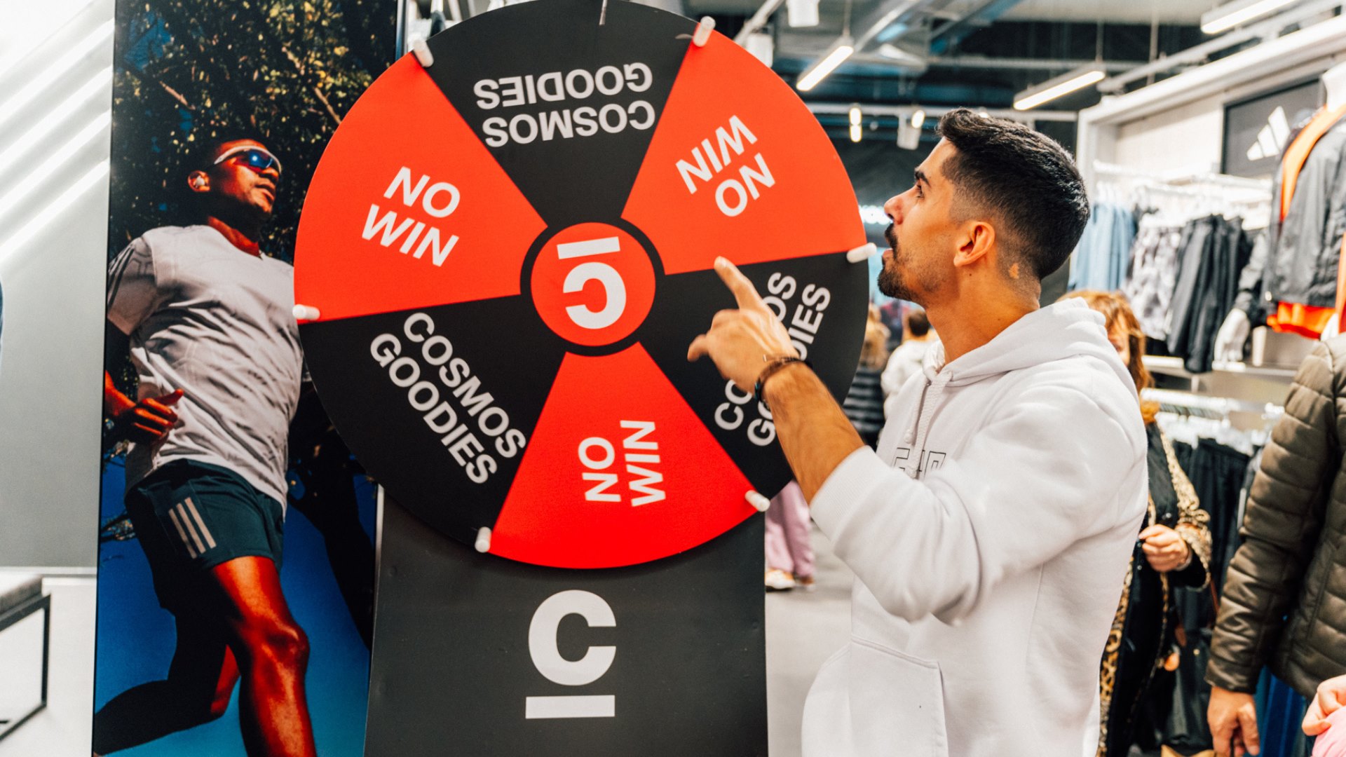 Cosmos Sport: Νέο κατάστημα – ορόσημο στη Γλυφάδα - Debut.gr